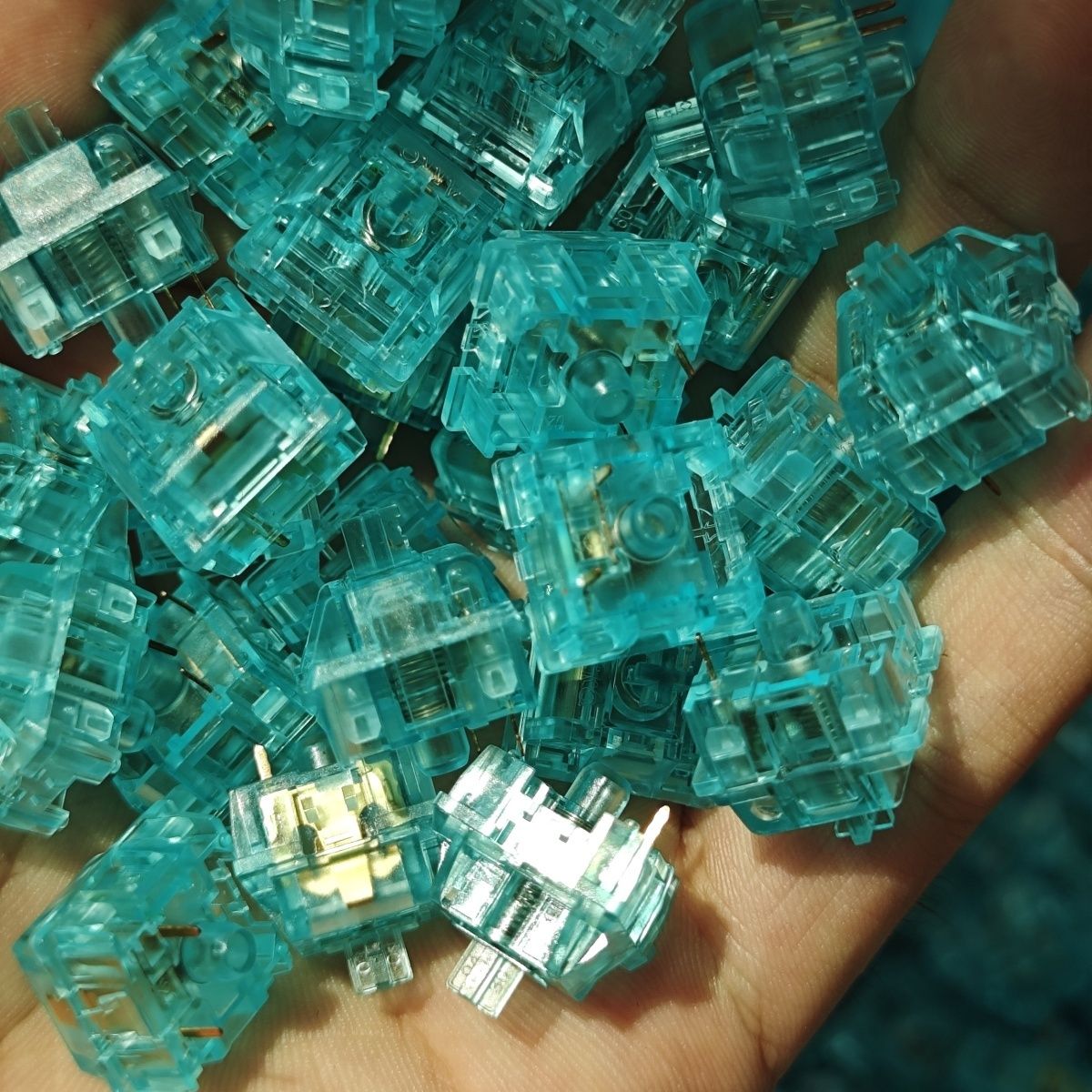 Akko CS Crystal Blue 3pin Linear Switch - 100Pcs – FancyKeebs